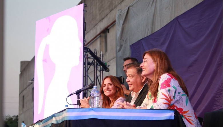 Ishii junto a Tolosa Paz y Estela Diaz frente a más de 10.000 mujeres con motivo del 8M - En Agenda