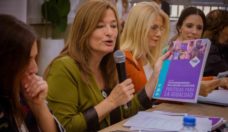 Estela Díaz presentó PIBA junto a Magario, el Plan de Igualdad ...